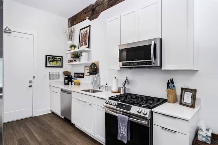 Updated Studio Loft In Downtown Birmingham, Al - Birmingham, AL