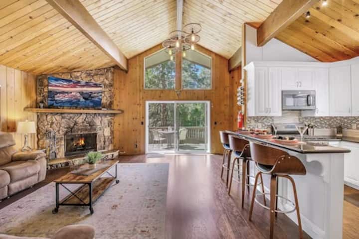 Pine View! 4br 3bath-pool Table! - Lake Arrowhead, CA
