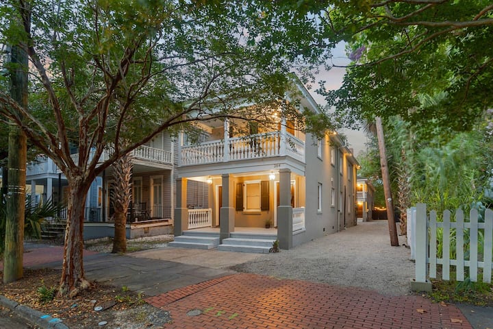 Suite Retreat Compound On Rutledge Avenue - Charleston, SC