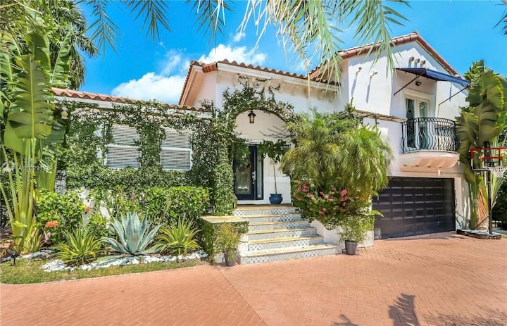 Cozy Spanish-style Villa - Miami