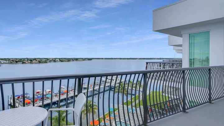 2- Bedroom Water View Condo Suite Premium - Madeira Beach, FL