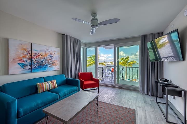 2- Bedroom Water View Condo Suite Ada - Treasure Island, FL