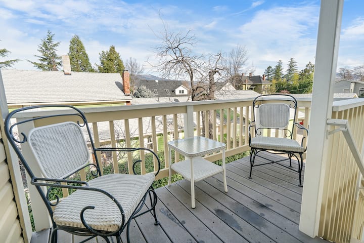 Pioneer Vacation Rentals - Pioneer North - Ashland, OR