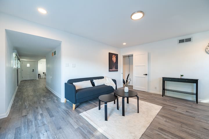 Mar-les Cozy Stay - Santa Ana, CA