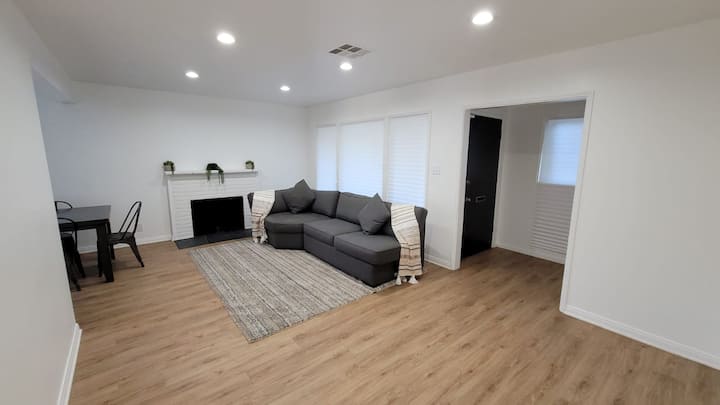 Clean Comfortable Home - Los Angeles, CA