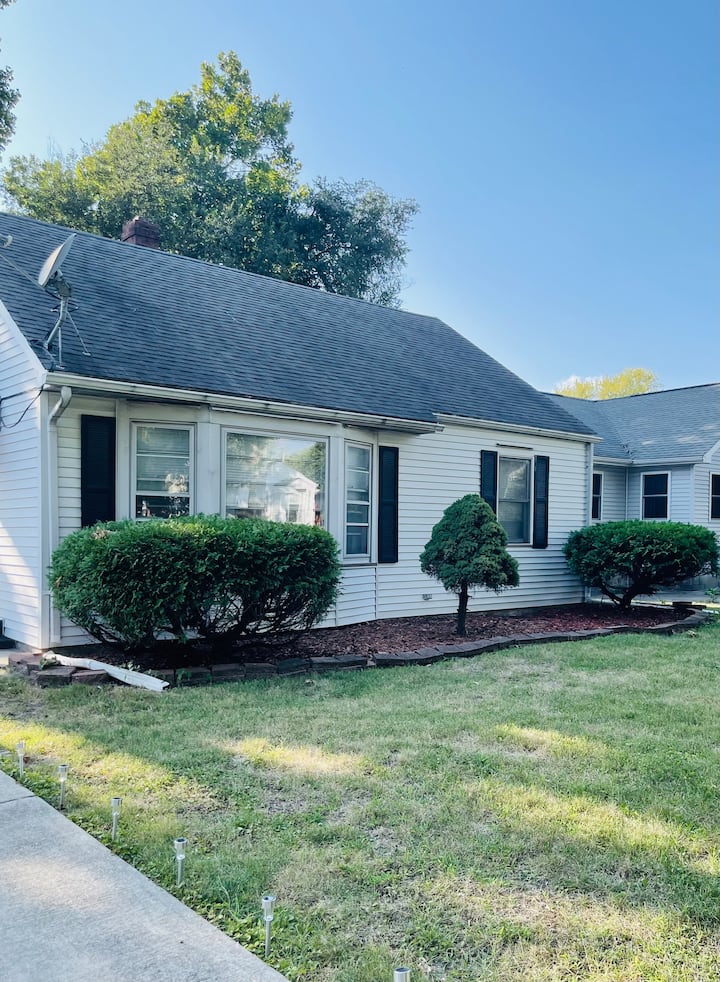 Centrally Located, 3bdrs With Washer&dryer - Springfield, IL