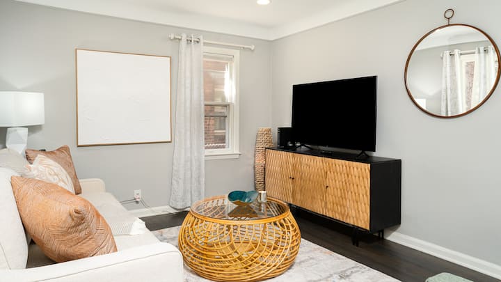 New Cozy Stylish Bungalow Family, Corporate, Nurse - Troy, MI