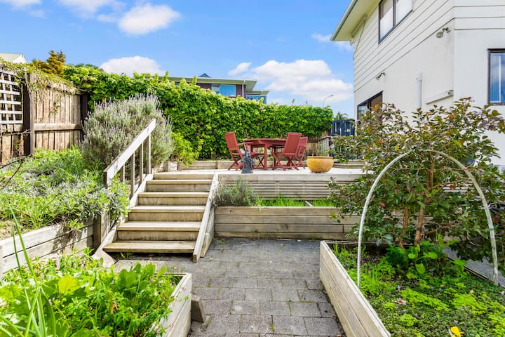 Coastal Retreat Unit Close To Beach - Auckland