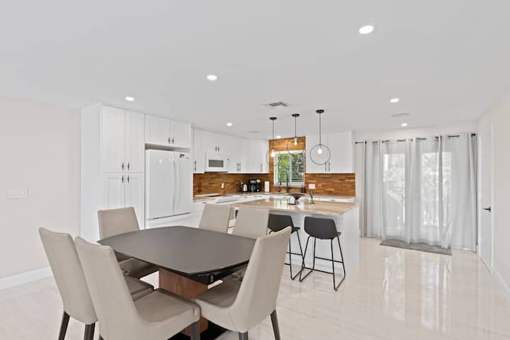 2br • Mini Golf • Sauna • Pool Tbl• Near Beach/fau - Boca Raton, FL