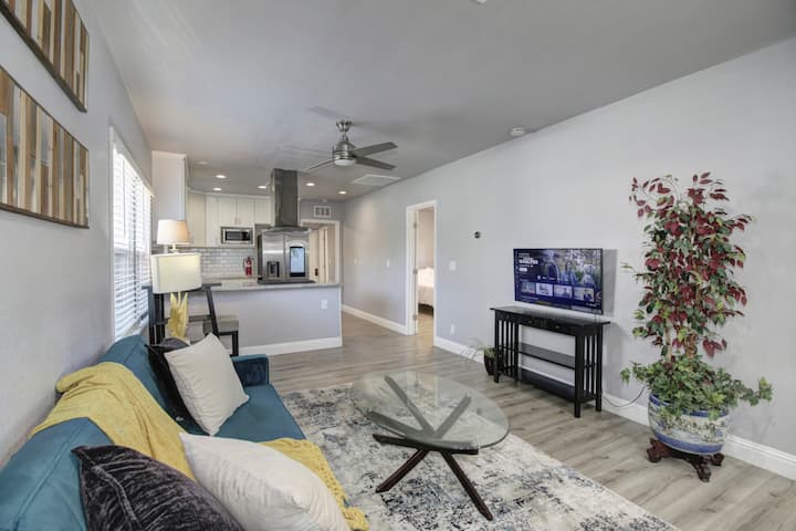 Suites! 2 Private Baths By Ucd Med Center - サクラメント, CA