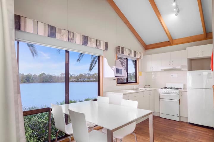 Riverfront Spa Villa - M - Moruya