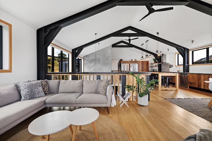 The Shotover Barn + The Little Barn - 17 Guests - Queenstown, New Zealand