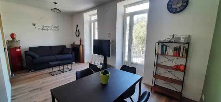 Loue Gîte De 45m² "L'atelier", Refait à Neuf - Vals-les-Bains