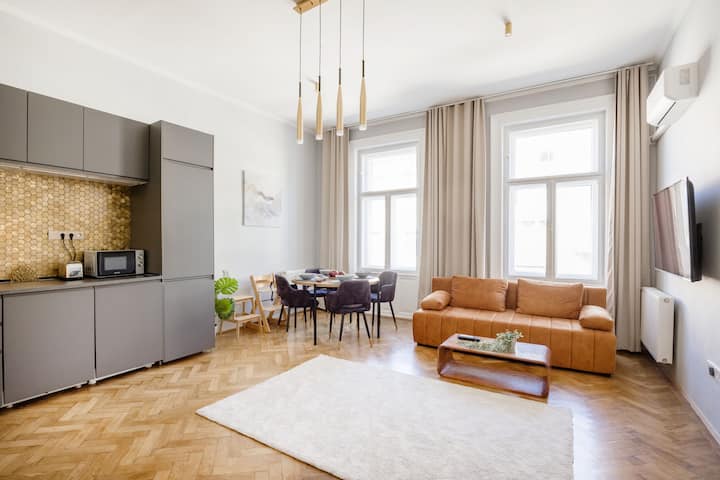Elegant And Spacious Holiday Home - Budapest