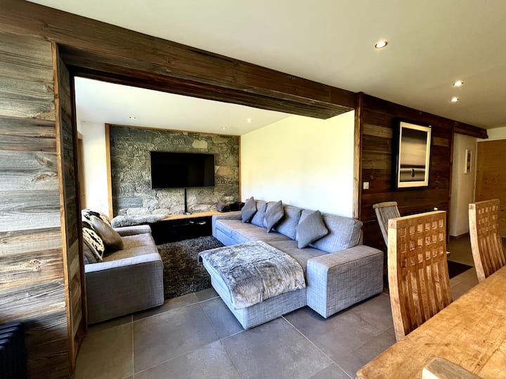 Ski In-ski Out! Spacious & Stylish Apartment For 8 - Tignes
