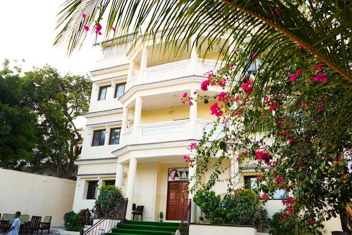 Ayya Guesthouse (Breakfast For $5!) - Mogadishu