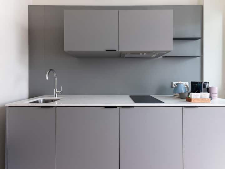 Numa | L Studio W/ Kitchenette, Balcony & Sofa Bed - Düsseldorf Airport (DUS)