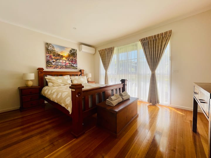 Master Room - Forest Hill