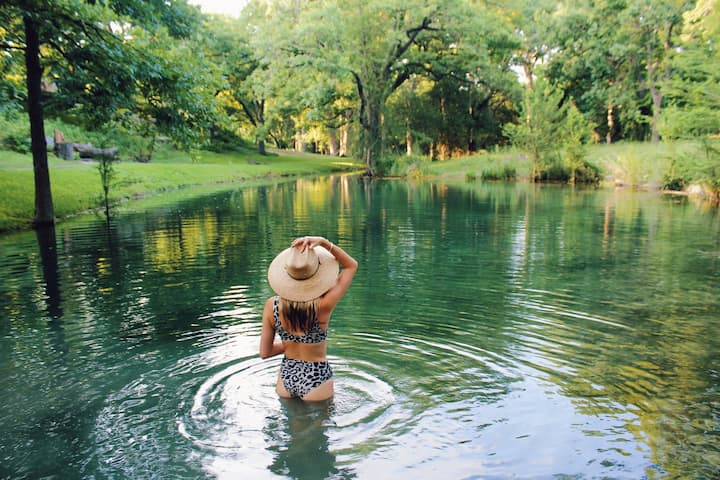 The Springs Retreat - Road House - Leakey, TX