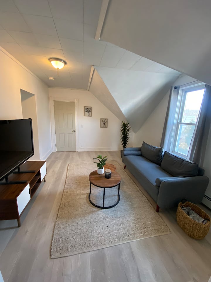 Entire Unit In Woonsocket - Uxbridge, MA