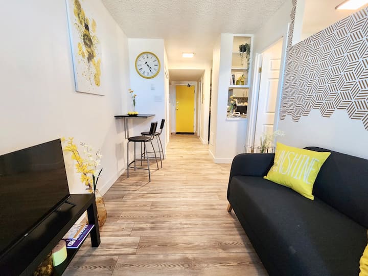 Cute Entire 1 Br Condo | Downtown - Calgary