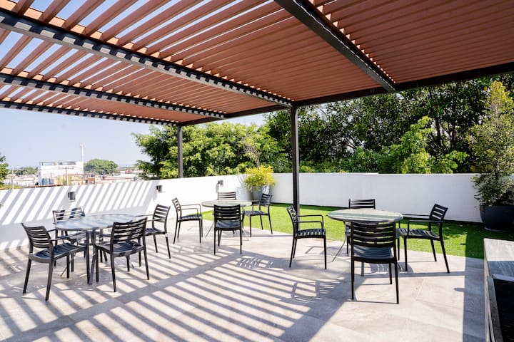 2 Apartments With Patio For 11, Next To Consulate - Guadalajara