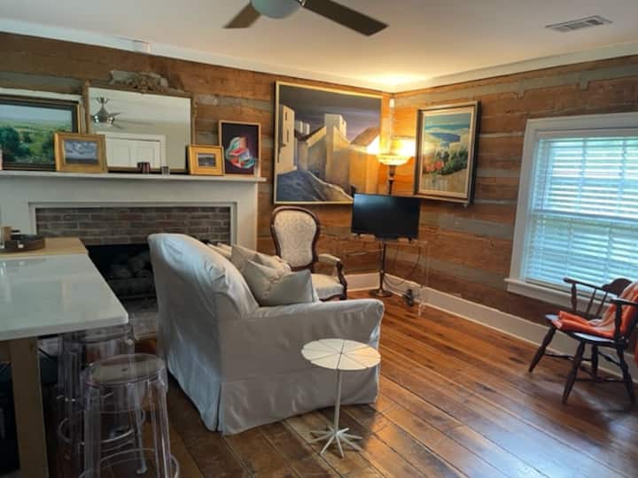 Elegant Downtown Franklin Cabin Close To Nashville - Franklin, TN