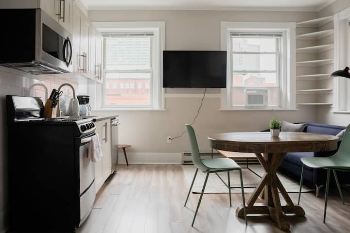 Centrally Located 1bed | Newbury Street - Boston, MA