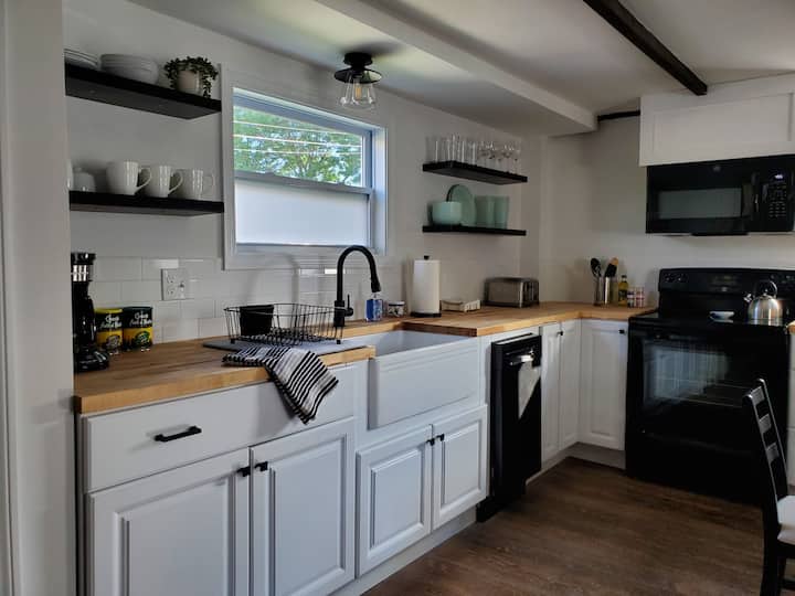 3 Br 2 Ba Cedar Shake Farm House - Salem, MA
