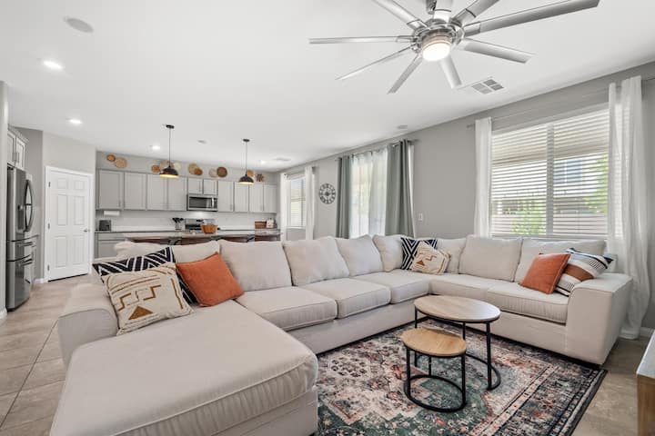 Desert Haven | Dog Friendly | 30+ Day Stays | 4br - North Las Vegas, NV
