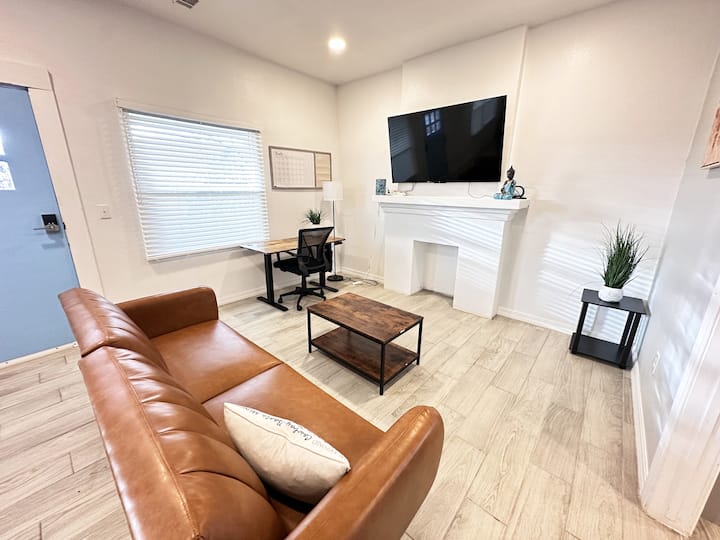 Chic Tiny Brick Home: Fully Remodeled - Fast Wifi - 엘파소