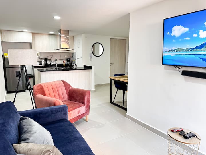 Cómodo, Luminoso Y Tranquilo/parqueo Y Ascensor - Medellín