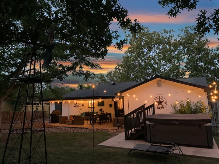 Bayer Guesthaus: Hot-tub & Fire Table - Fredericksburg