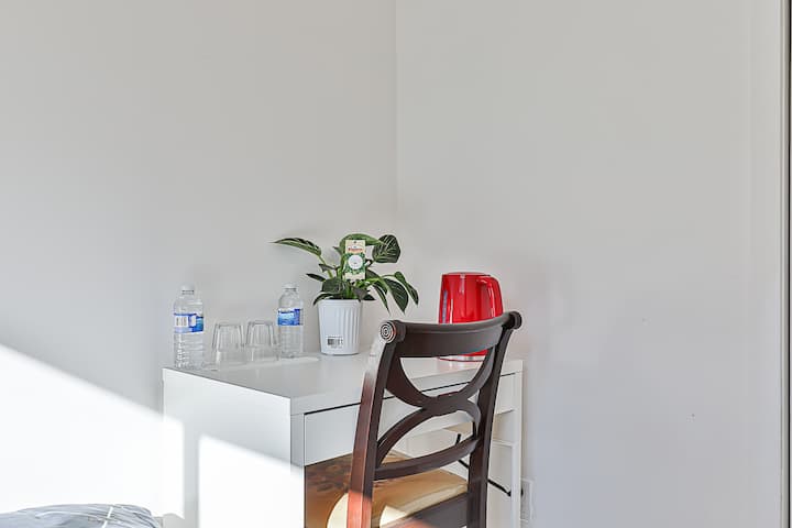 #102 Bright Room With Ensuite Bath | North York - Toronto
