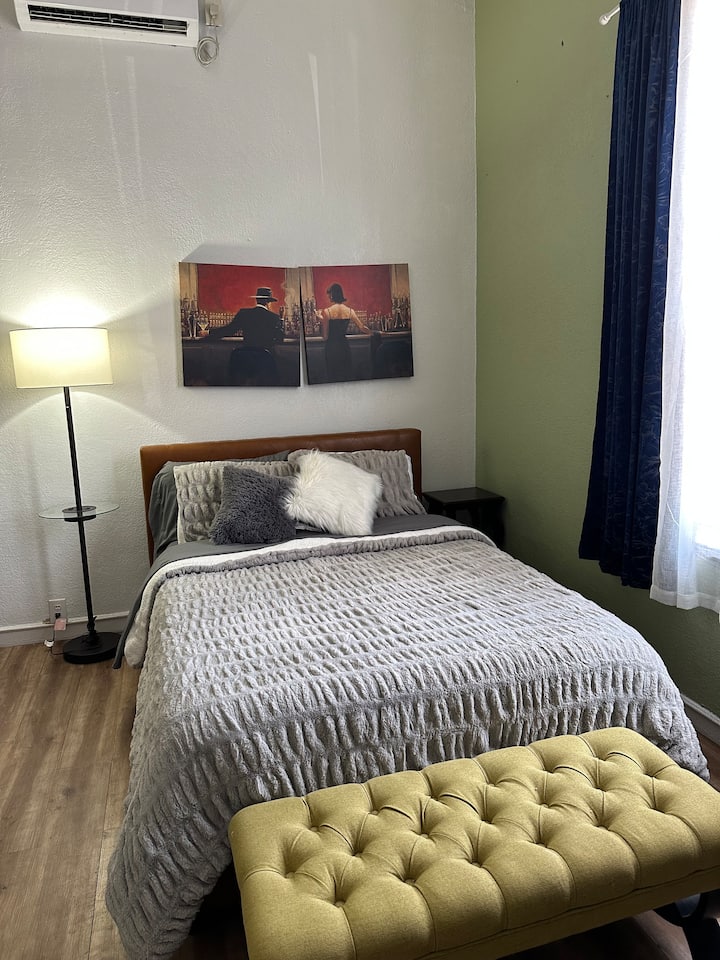 Studio Apartment / West Central - El Paso, TX