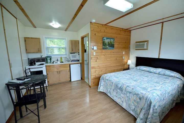 Queen Studio - Ingonish Beach, NS