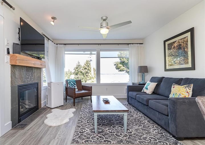 Shoreside Retreat - Luxurious 1 Bedroom Condo - Vancouver Island