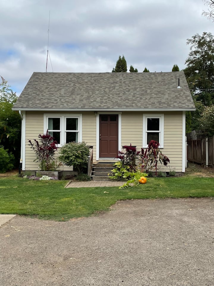 River Road Charmer - Eugene, OR