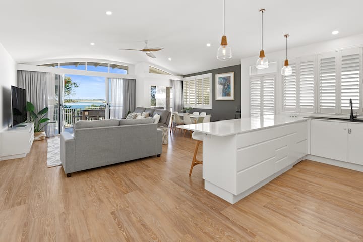 3 Bedroom Luxury Penthouse River View Apartment - Noosa Heads
