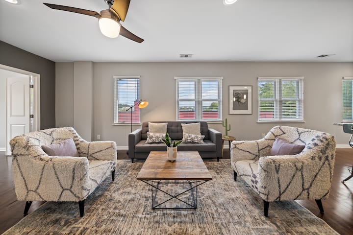 Classy 2br Condo Near City Centre | Otr, Uc, Zoo - Cincinnati, OH