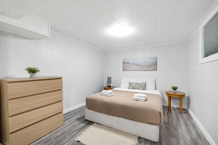 Beautiful Basement Private Suite / Prime Location - Winnipeg