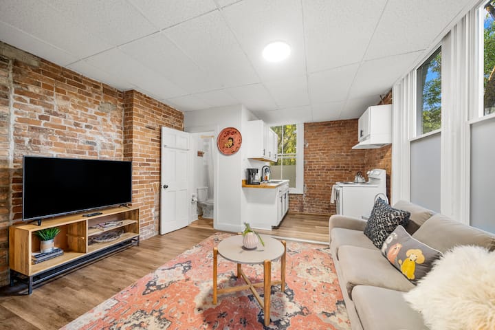 Cozy Studio With Parking | Near Uc, Zoo, Downtown - Cincinnati