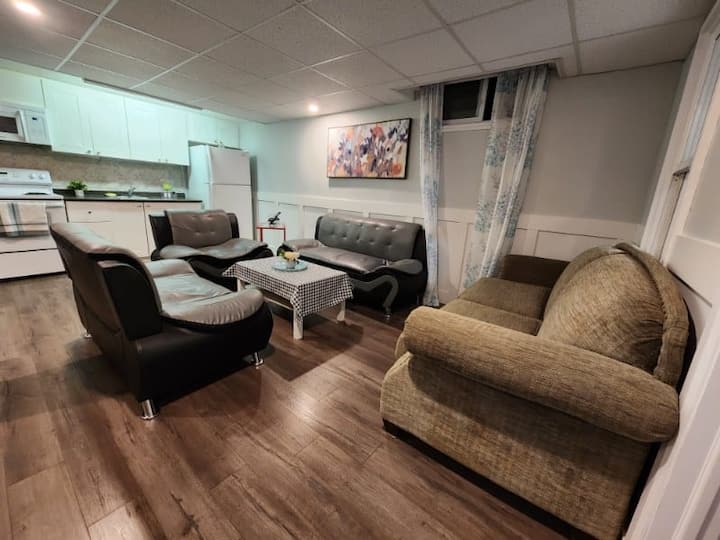Cozy As Home 2 Bedrooms! 1 Free Parking Spot - Milton