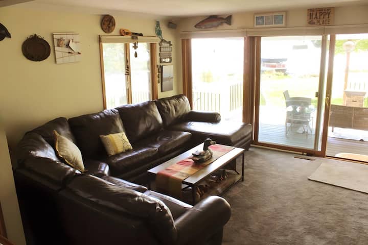 Entire 3 Bedroom Lake House In Beaver Dam - Fox Lake, WI