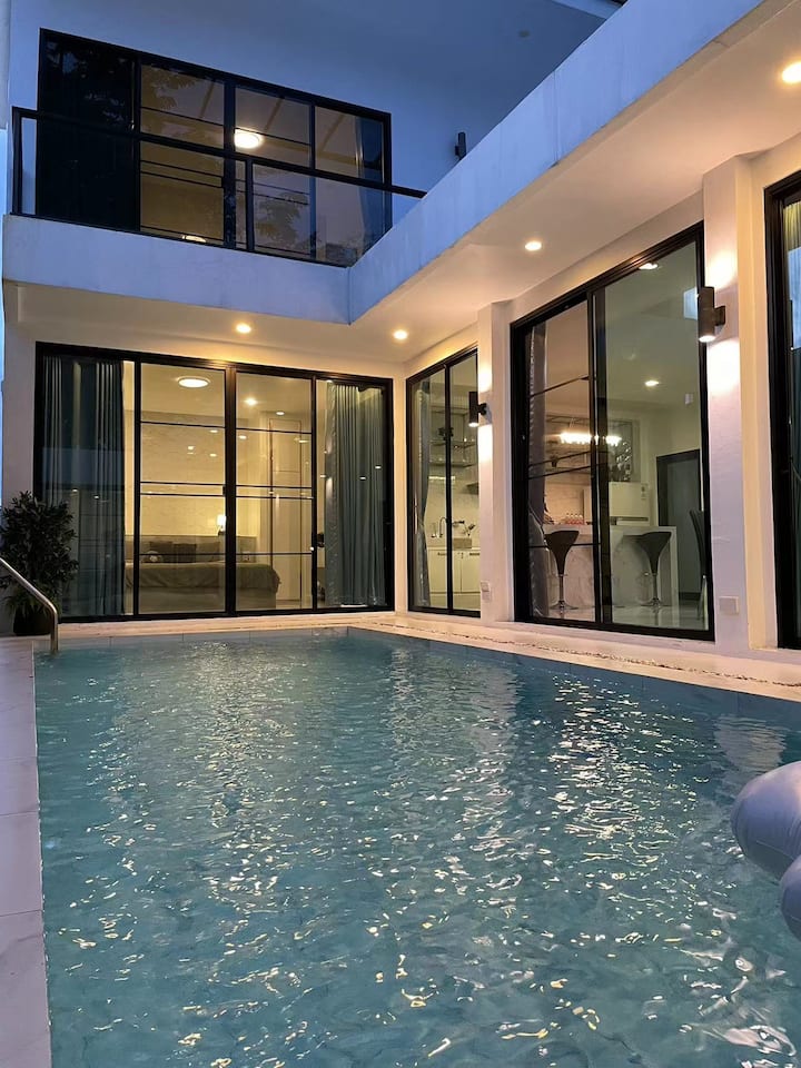 清迈古城边四卧三卫豪华轻奢网红别墅区泳池别墅Lux Relax Poolvilla - Saraphi
