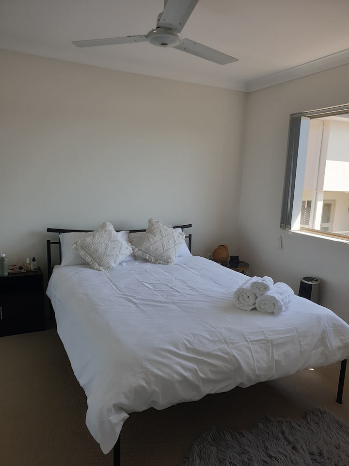 Convenient And Spacious Gordon Park Apartment - Brisbane