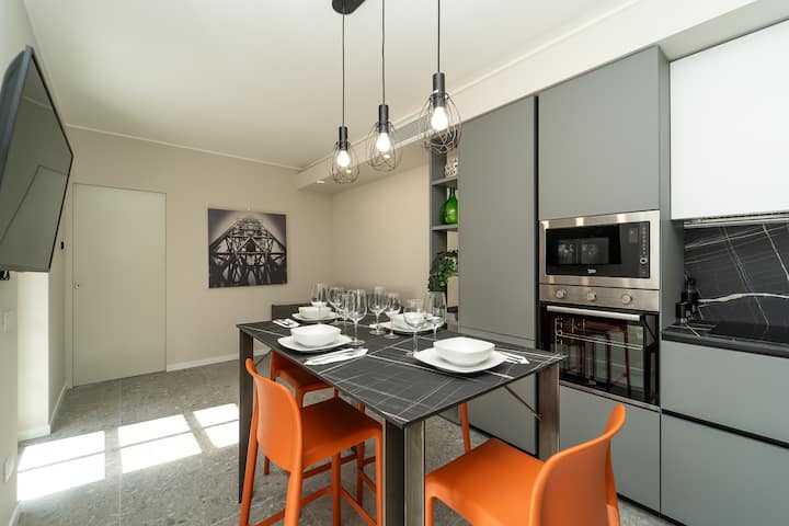 Apt 2 Min From The Cathedral With Private Parking - Como