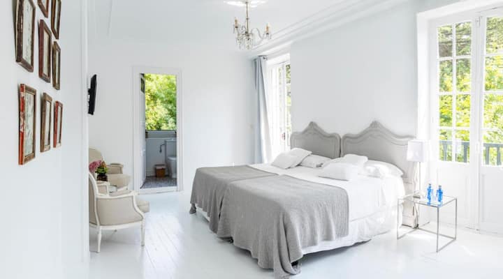 Large Room Queen Bed Private Bathroom Tv Garden - Donostia-San Sebastian