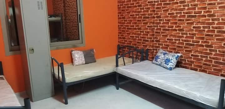 Executive Sharing Male Bed Space Near Corniche - Dubái