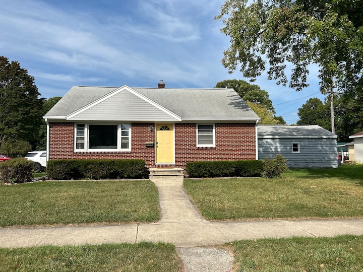 Nice House Near Lambeau Field! - Green Bay, WI